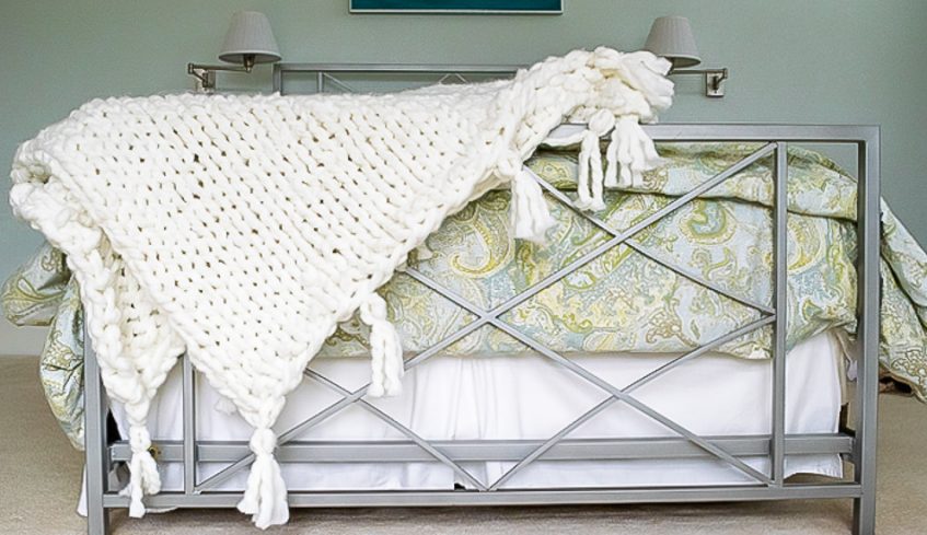 Chunky Knit Blanket Pattern · Nourish and Nestle