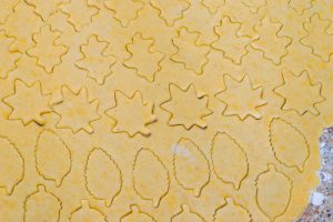 Leaf-Shaped Cheddar Cheese Crackers for the Fall · Nourish and Nestle