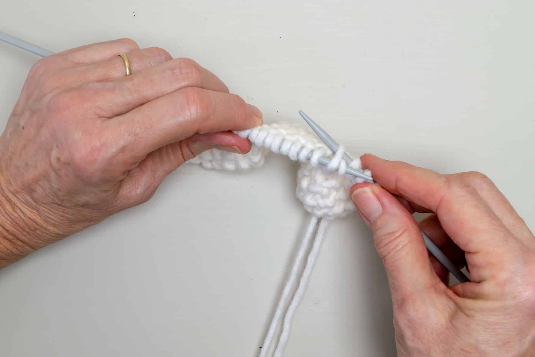 How to Knit the Diagonal Basket Weave Stitch · Nourish and Nestle