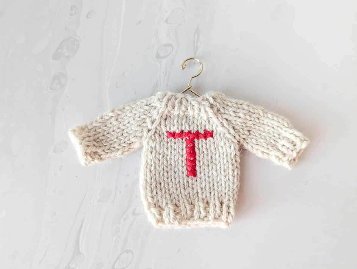 Tiny Knit Sweaters for Christmas Trees, Garland or Wreaths · Nourish ...